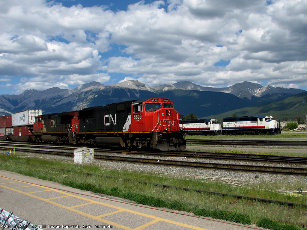 CN 5609 at Jasper